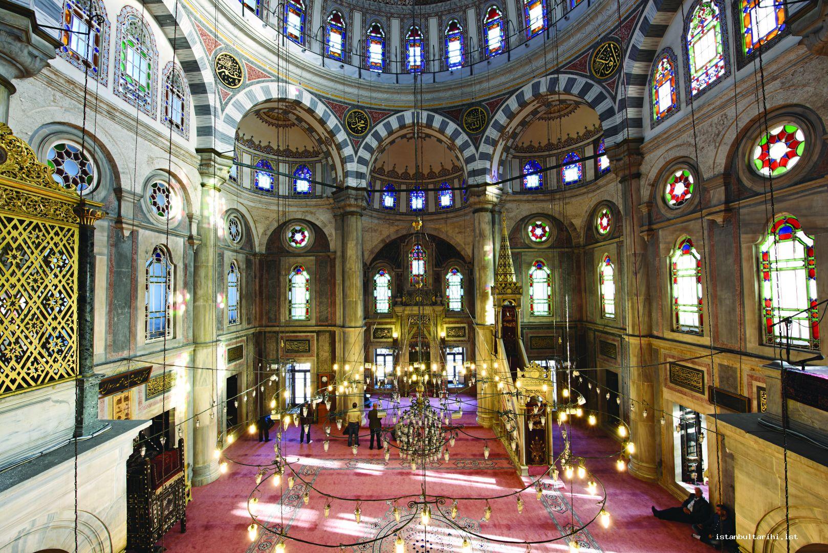 10- Laleli'de III. Mustafa'nın inşa ettirdiği cami